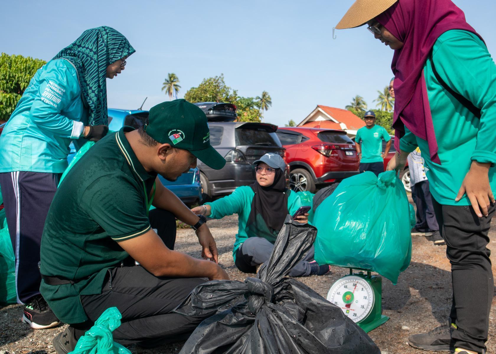 Celebrating Hari Alam Sekitar Negara 2023 with Batu Rakit Beach ...